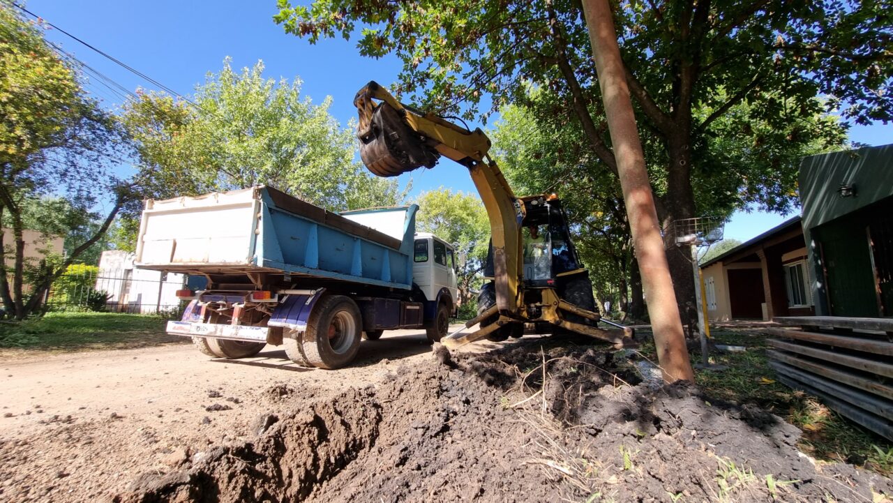 Trabajan en una nueva obra de cordón cuneta | Municipalidad de Villa ...