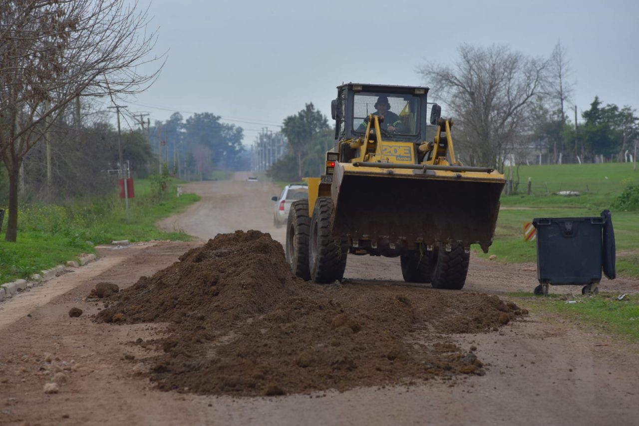 Se lleva adelante un plan de reposición de ripio en la ciudad ...